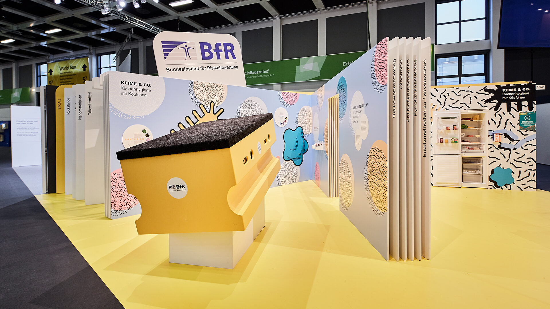 Giant germs and parasite patterns - SIMPLE